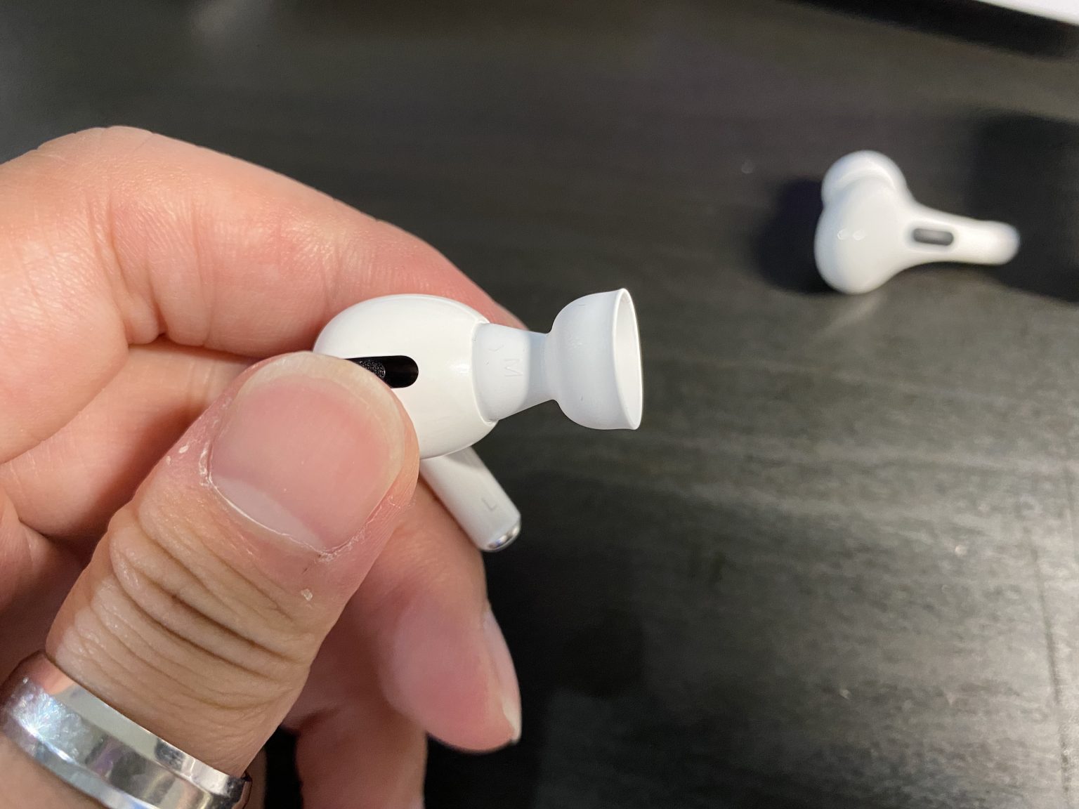 如何更換 AirPods Pro 耳塞？要如何拆下 AirPods Pro 上的耳塞？ - APlusTech 科技派