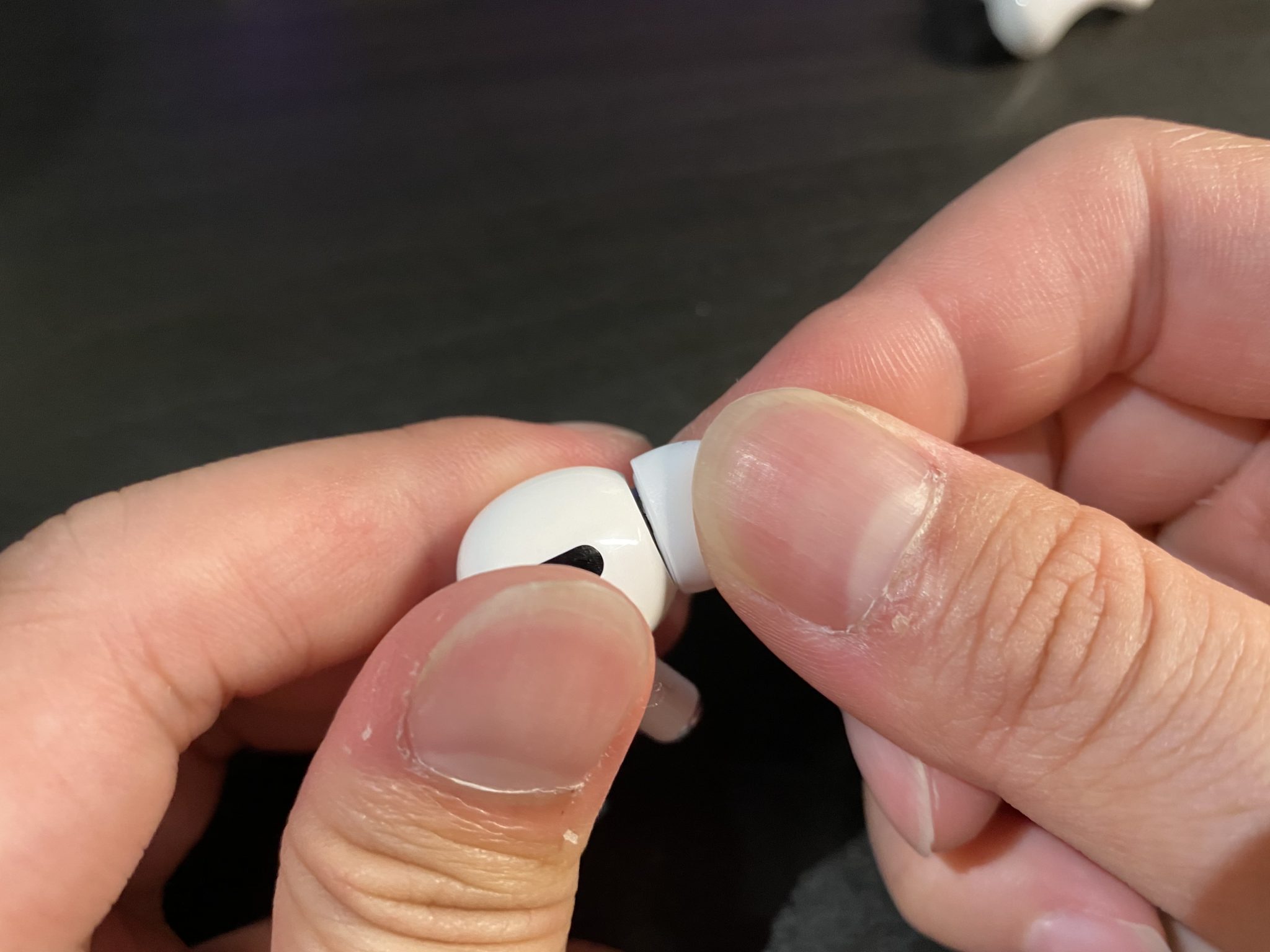 如何更換 AirPods Pro 耳塞？要如何拆下 AirPods Pro 上的耳塞？ - APlusTech 科技派